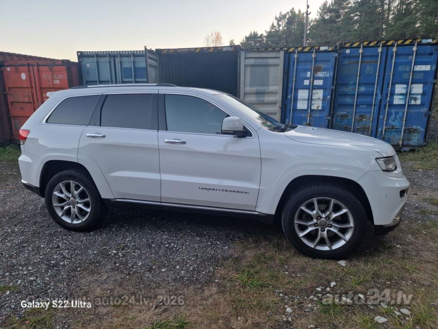 White Jeep Grand Cherokee 2016 in Tallinn, with an engine capacity of 3.00 L and mileage of 198 thousand km for 15000 €, photo 3 on AUTOMOTO.COM.LV