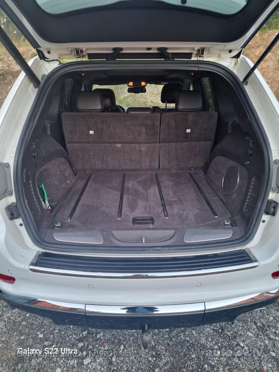White Jeep Grand Cherokee 2016 in Tallinn, with an engine capacity of 3.00 L and mileage of 198 thousand km for 15000 €, photo 8 on AUTOMOTO.COM.LV