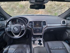 White Jeep Grand Cherokee 2016 in Tallinn, with an engine capacity of 3.00 L and mileage of 198 thousand km for 15000 €, photo 10 on AUTOMOTO.COM.LV