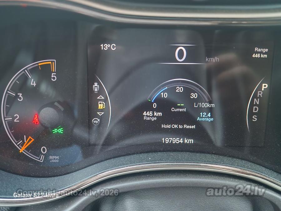 White Jeep Grand Cherokee 2016 in Tallinn, with an engine capacity of 3.00 L and mileage of 198 thousand km for 15000 €, photo 11 on AUTOMOTO.COM.LV