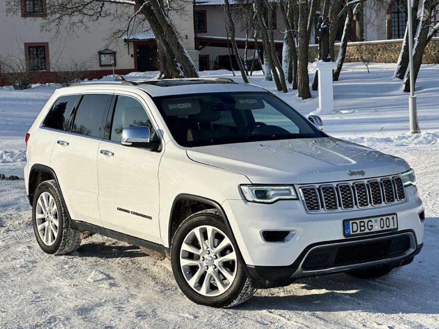 White Jeep Grand Cherokee 2017 in Vilnius, with an engine capacity of 3.60 L and mileage of 186 thousand km for 14999 €, photo 1 on AUTOMOTO.COM.LV