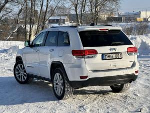 White Jeep Grand Cherokee 2017 in Vilnius, with an engine capacity of 3.60 L and mileage of 186 thousand km for 14999 €, photo 8 on AUTOMOTO.COM.LV