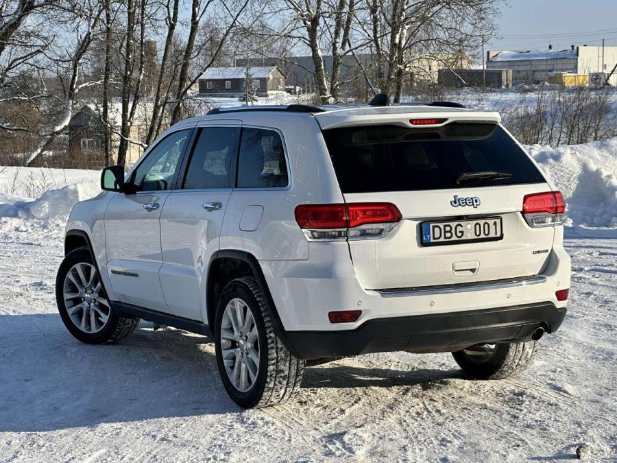 White Jeep Grand Cherokee 2017 in Vilnius, with an engine capacity of 3.60 L and mileage of 186 thousand km for 14999 €, photo 8 on AUTOMOTO.COM.LV