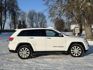 White Jeep Grand Cherokee 2017 in Vilnius, with an engine capacity of 3.60 L and mileage of 186 thousand km for 14999 €, photo 12 on AUTOMOTO.COM.LV