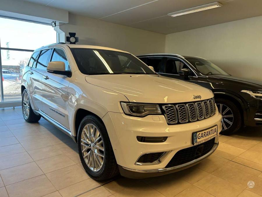 White Jeep Grand Cherokee 2017 in Siauliai, with an engine capacity of 2.99 L and mileage of 103 thousand km for 21800 €, photo 1 on AUTOMOTO.COM.LV