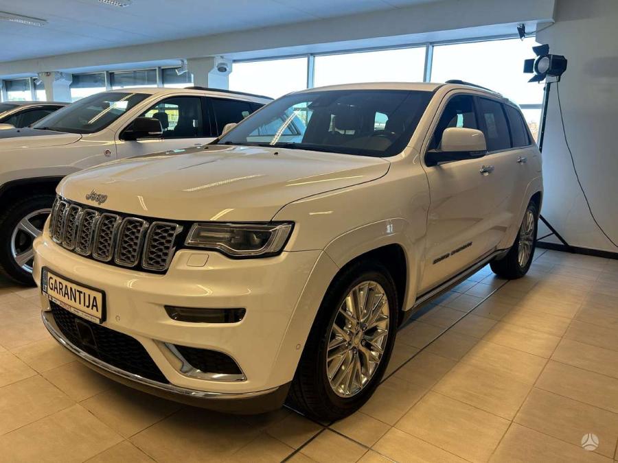 White Jeep Grand Cherokee 2017 in Siauliai, with an engine capacity of 2.99 L and mileage of 103 thousand km for 21800 €, photo 2 on AUTOMOTO.COM.LV