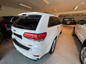 White Jeep Grand Cherokee 2017 in Siauliai, with an engine capacity of 2.99 L and mileage of 103 thousand km for 21800 €, photo 4 on AUTOMOTO.COM.LV