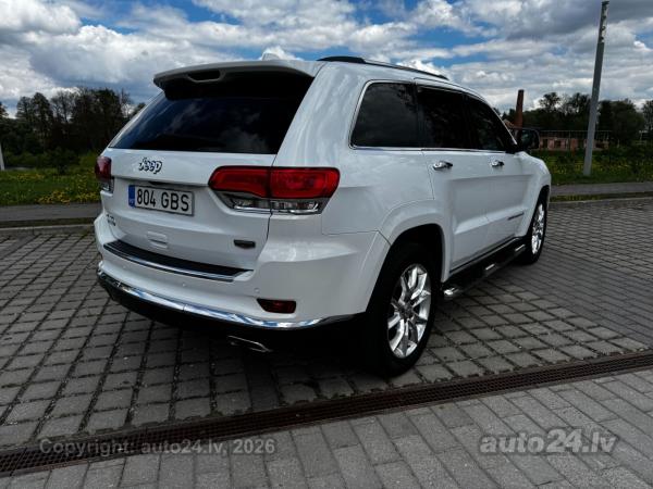 White Jeep Grand Cherokee 2017 in Tallinn, with an engine capacity of 3.00 L and mileage of 172 thousand km for 20999 €, photo 4 on AUTOMOTO.COM.LV