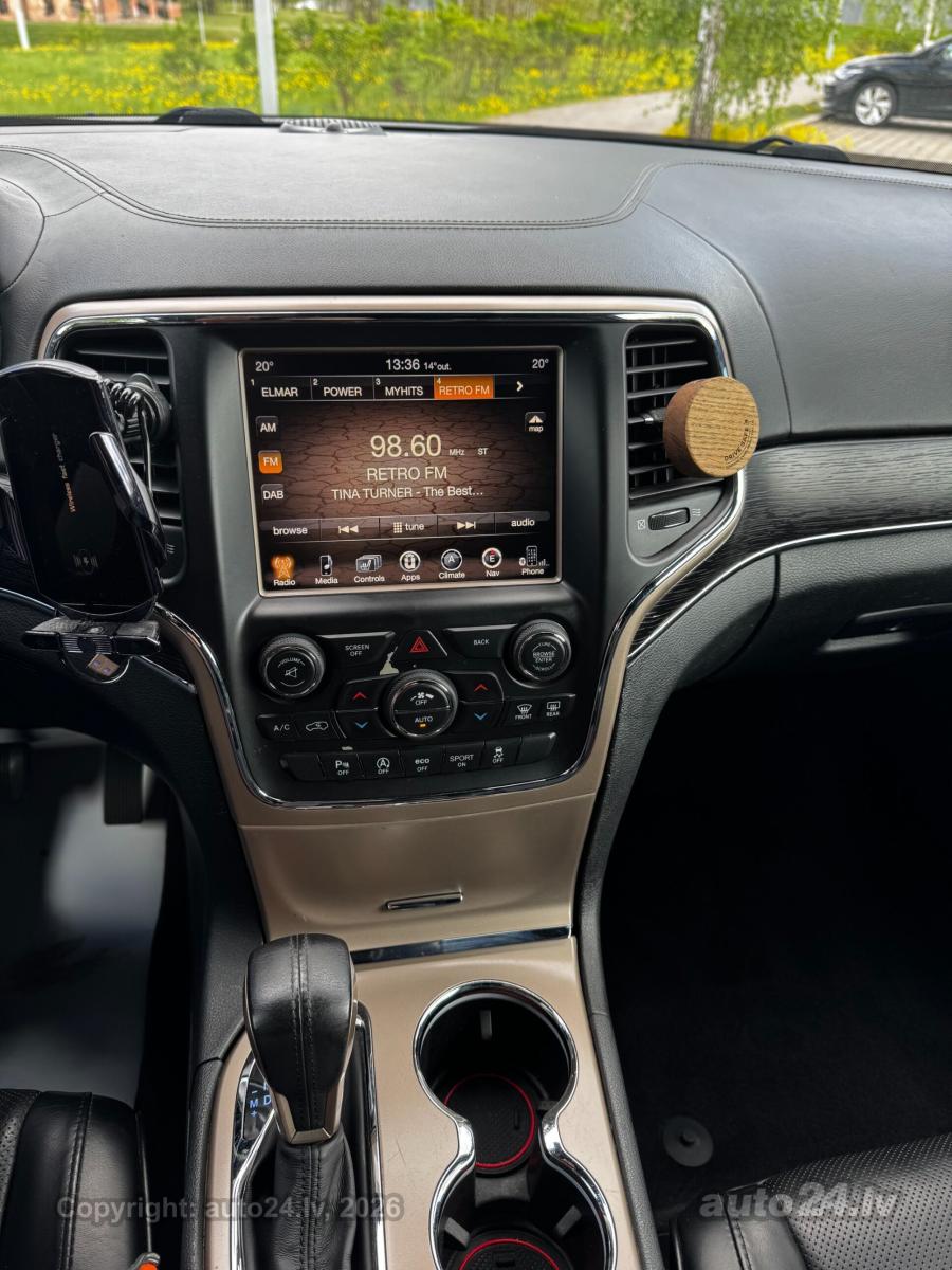 Balts Jeep Grand Cherokee 2017 Tallina, ar dzinēja tilpumu 3.00 L un nobraukumu 172 tūkst. km par 20999 €, foto 8 vietnē AUTOMOTO.COM.LV
