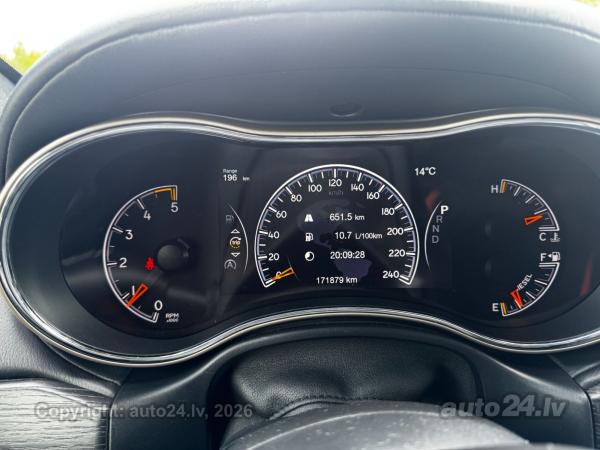 White Jeep Grand Cherokee 2017 in Tallinn, with an engine capacity of 3.00 L and mileage of 172 thousand km for 20999 €, photo 8 on AUTOMOTO.COM.LV