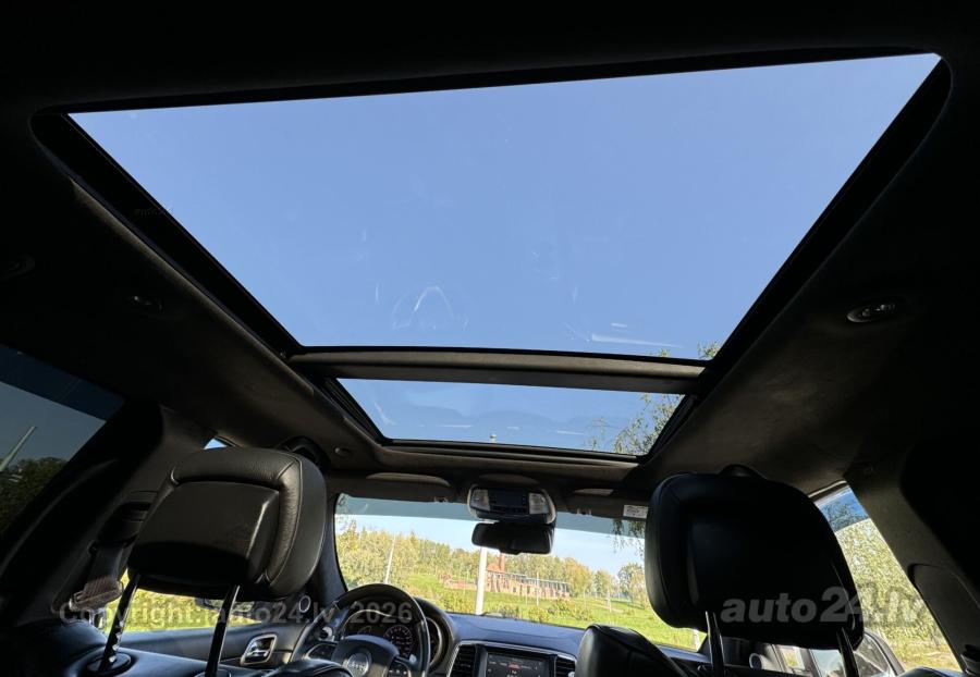 Balts Jeep Grand Cherokee 2017 Tallina, ar dzinēja tilpumu 3.00 L un nobraukumu 172 tūkst. km par 20999 €, foto 10 vietnē AUTOMOTO.COM.LV