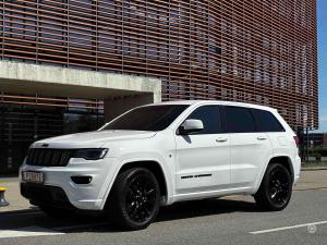 White Jeep Grand Cherokee 2017 in Klaipeda, with an engine capacity of 3.60 L and mileage of 162 thousand km for 15300 €, photo  on AUTOMOTO.COM.LV