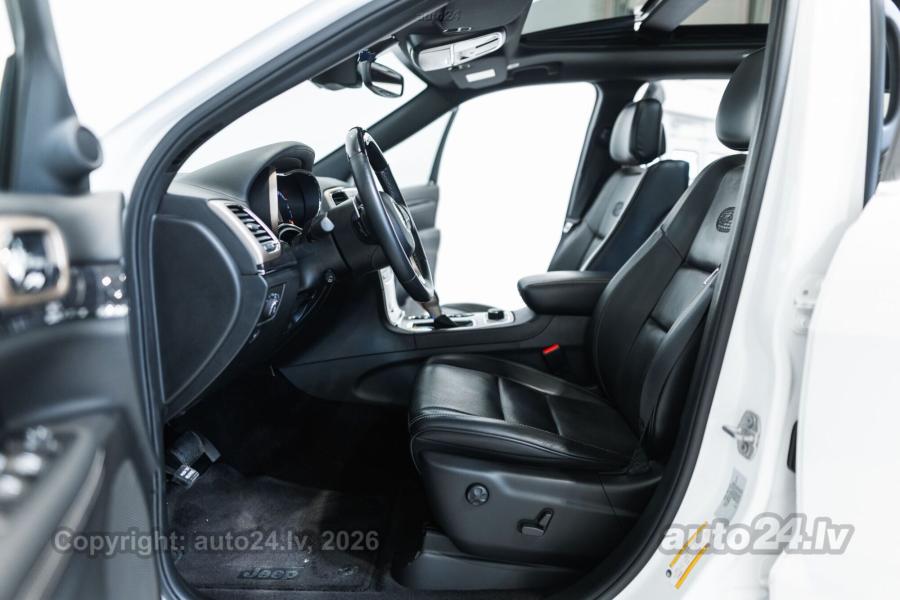 White Jeep Grand Cherokee 2017 in Tallinn, with an engine capacity of 3.00 L and mileage of 193 thousand km for 16990 €, photo 14 on AUTOMOTO.COM.LV