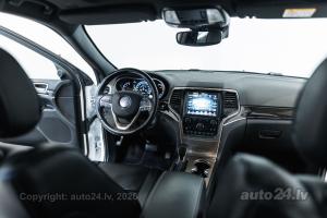 White Jeep Grand Cherokee 2017 in Tallinn, with an engine capacity of 3.00 L and mileage of 193 thousand km for 16990 €, photo 16 on AUTOMOTO.COM.LV