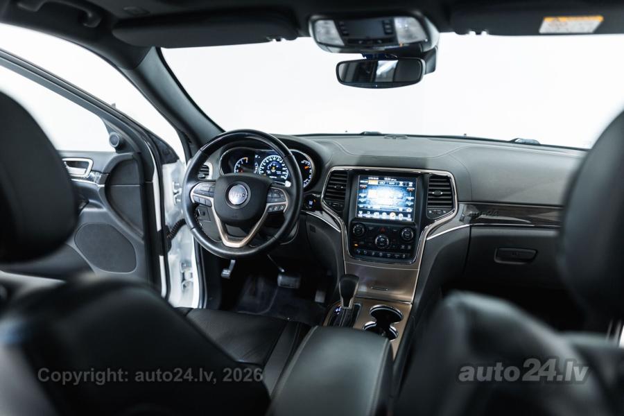 White Jeep Grand Cherokee 2017 in Tallinn, with an engine capacity of 3.00 L and mileage of 193 thousand km for 16990 €, photo 16 on AUTOMOTO.COM.LV