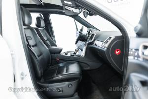 White Jeep Grand Cherokee 2017 in Tallinn, with an engine capacity of 3.00 L and mileage of 193 thousand km for 16990 €, photo 17 on AUTOMOTO.COM.LV