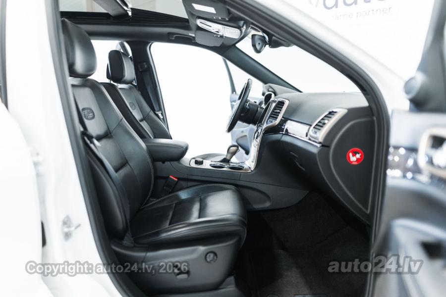 White Jeep Grand Cherokee 2017 in Tallinn, with an engine capacity of 3.00 L and mileage of 193 thousand km for 16990 €, photo 17 on AUTOMOTO.COM.LV