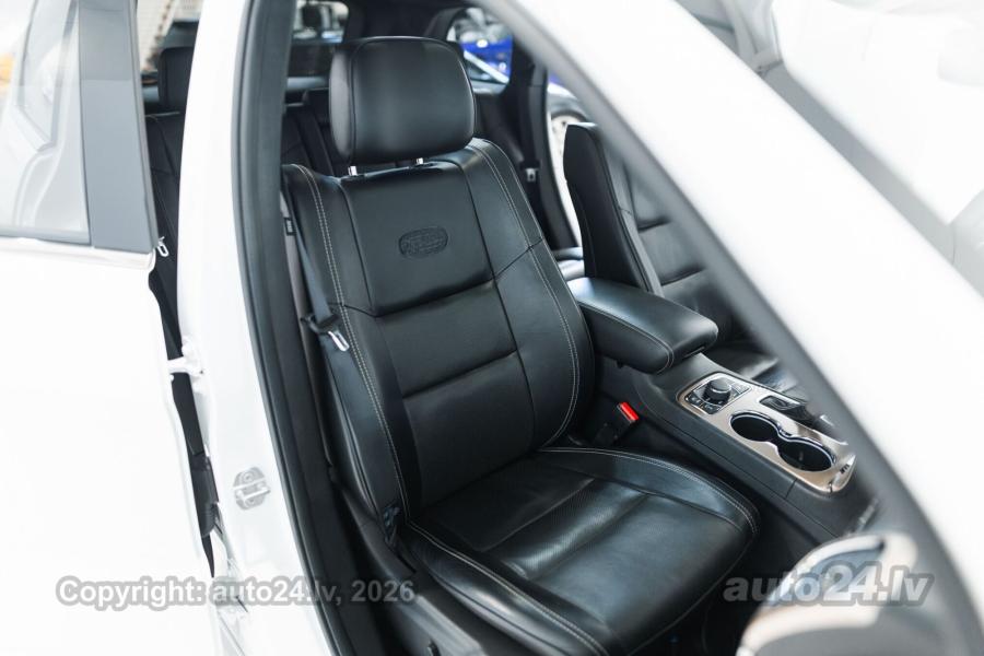 White Jeep Grand Cherokee 2017 in Tallinn, with an engine capacity of 3.00 L and mileage of 193 thousand km for 16990 €, photo 18 on AUTOMOTO.COM.LV