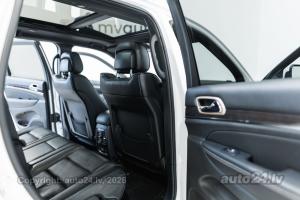 White Jeep Grand Cherokee 2017 in Tallinn, with an engine capacity of 3.00 L and mileage of 193 thousand km for 16990 €, photo 19 on AUTOMOTO.COM.LV