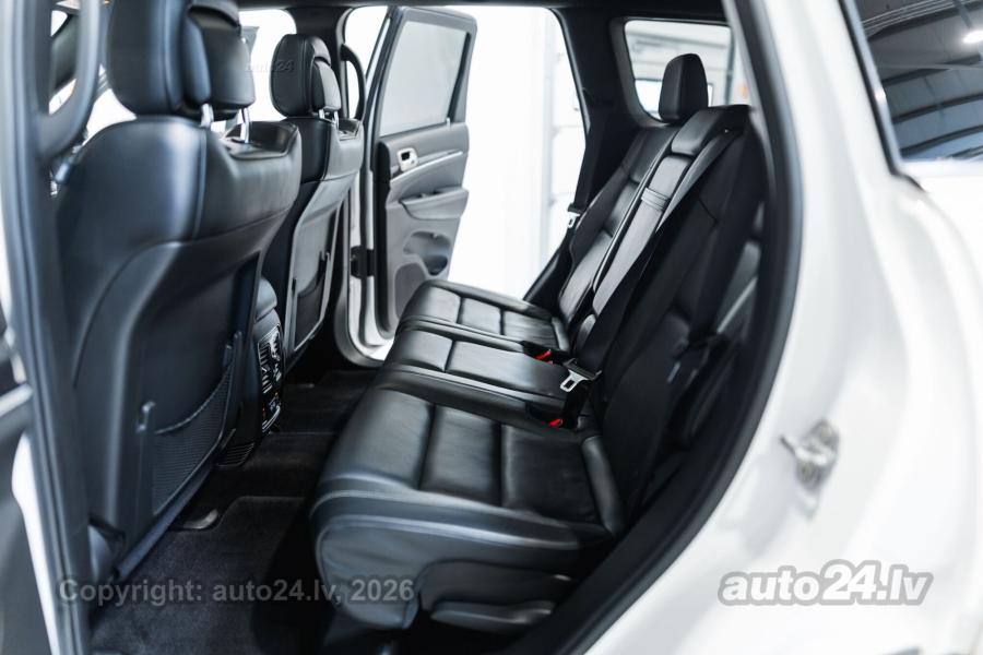 White Jeep Grand Cherokee 2017 in Tallinn, with an engine capacity of 3.00 L and mileage of 193 thousand km for 16990 €, photo 20 on AUTOMOTO.COM.LV