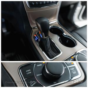 White Jeep Grand Cherokee 2017 in Tallinn, with an engine capacity of 3.00 L and mileage of 193 thousand km for 16990 €, photo 29 on AUTOMOTO.COM.LV