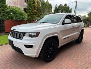 White Jeep Grand Cherokee 2017 in Siauliai, with an engine capacity of 3.60 L and mileage of 256 thousand km for 10500 €, photo  on AUTOMOTO.COM.LV