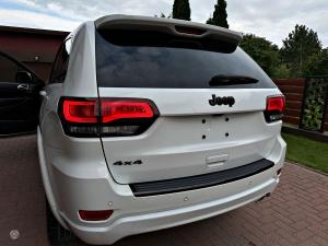 White Jeep Grand Cherokee 2017 in Siauliai, with an engine capacity of 3.60 L and mileage of 256 thousand km for 10500 €, photo 8 on AUTOMOTO.COM.LV