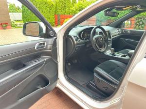 White Jeep Grand Cherokee 2017 in Siauliai, with an engine capacity of 3.60 L and mileage of 256 thousand km for 10500 €, photo 9 on AUTOMOTO.COM.LV