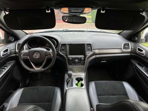 White Jeep Grand Cherokee 2017 in Siauliai, with an engine capacity of 3.60 L and mileage of 256 thousand km for 10500 €, photo 15 on AUTOMOTO.COM.LV