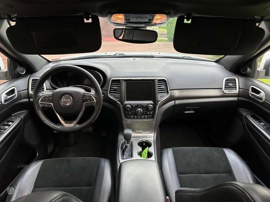 White Jeep Grand Cherokee 2017 in Siauliai, with an engine capacity of 3.60 L and mileage of 256 thousand km for 10500 €, photo 15 on AUTOMOTO.COM.LV