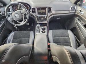 White Jeep Grand Cherokee 2017 in Siauliai, with an engine capacity of 3.60 L and mileage of 256 thousand km for 10500 €, photo 33 on AUTOMOTO.COM.LV