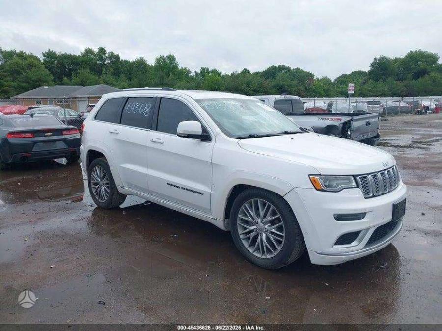 White Jeep Grand Cherokee 2017 in Klaipeda, with an engine capacity of 3.60 L and mileage of 220 thousand km for 10500 €, photo 1 on AUTOMOTO.COM.LV