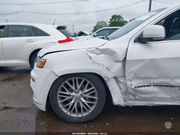 White Jeep Grand Cherokee 2017 in Klaipeda, with an engine capacity of 3.60 L and mileage of 220 thousand km for 10500 €, photo 4 on AUTOMOTO.COM.LV