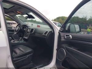 White Jeep Grand Cherokee 2017 in Klaipeda, with an engine capacity of 3.60 L and mileage of 220 thousand km for 10500 €, photo 8 on AUTOMOTO.COM.LV