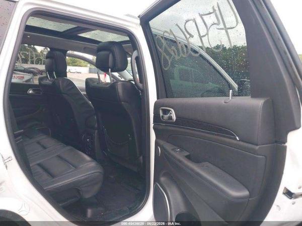 White Jeep Grand Cherokee 2017 in Klaipeda, with an engine capacity of 3.60 L and mileage of 220 thousand km for 10500 €, photo 9 on AUTOMOTO.COM.LV