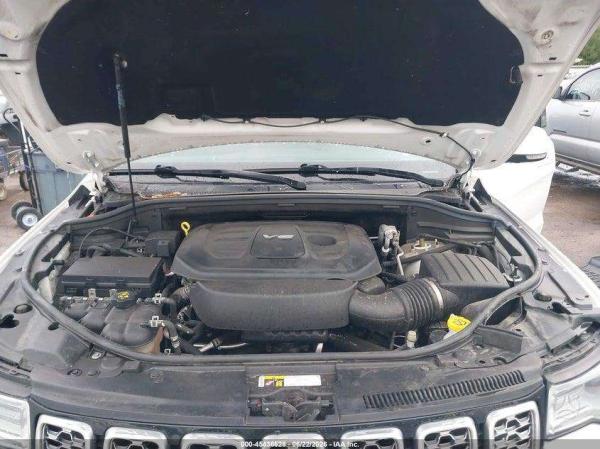 White Jeep Grand Cherokee 2017 in Klaipeda, with an engine capacity of 3.60 L and mileage of 220 thousand km for 10500 €, photo 10 on AUTOMOTO.COM.LV