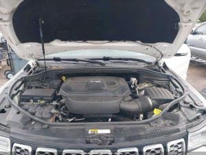 White Jeep Grand Cherokee 2017 in Klaipeda, with an engine capacity of 3.60 L and mileage of 220 thousand km for 10500 €, photo 11 on AUTOMOTO.COM.LV