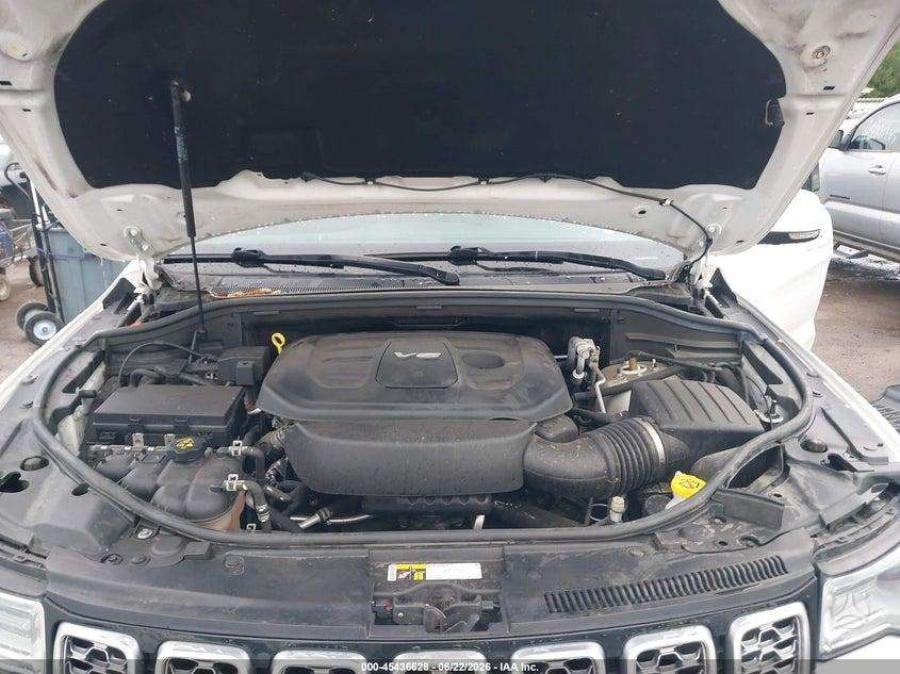 White Jeep Grand Cherokee 2017 in Klaipeda, with an engine capacity of 3.60 L and mileage of 220 thousand km for 10500 €, photo 11 on AUTOMOTO.COM.LV