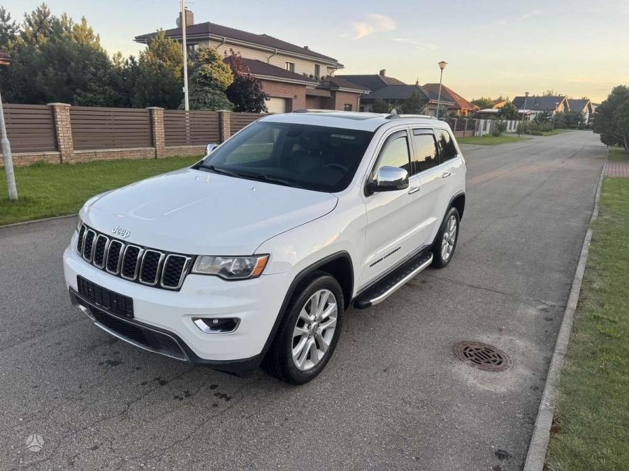 White Jeep Grand Cherokee 2017 in Klaipeda, with an engine capacity of 3.60 L and mileage of 175 thousand km for 15200 €, photo 1 on AUTOMOTO.COM.LV