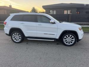 White Jeep Grand Cherokee 2017 in Klaipeda, with an engine capacity of 3.60 L and mileage of 175 thousand km for 15200 €, photo 4 on AUTOMOTO.COM.LV