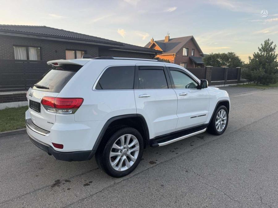 White Jeep Grand Cherokee 2017 in Klaipeda, with an engine capacity of 3.60 L and mileage of 175 thousand km for 15200 €, photo 5 on AUTOMOTO.COM.LV