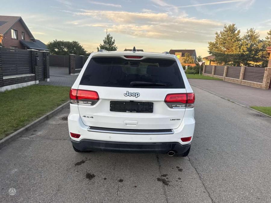 White Jeep Grand Cherokee 2017 in Klaipeda, with an engine capacity of 3.60 L and mileage of 175 thousand km for 15200 €, photo 7 on AUTOMOTO.COM.LV