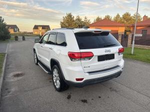 White Jeep Grand Cherokee 2017 in Klaipeda, with an engine capacity of 3.60 L and mileage of 175 thousand km for 15200 €, photo 8 on AUTOMOTO.COM.LV