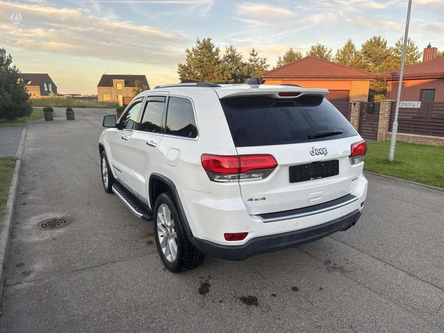 White Jeep Grand Cherokee 2017 in Klaipeda, with an engine capacity of 3.60 L and mileage of 175 thousand km for 15200 €, photo 8 on AUTOMOTO.COM.LV