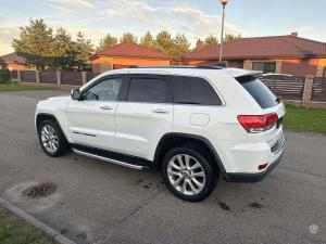 White Jeep Grand Cherokee 2017 in Klaipeda, with an engine capacity of 3.60 L and mileage of 175 thousand km for 15200 €, photo 9 on AUTOMOTO.COM.LV