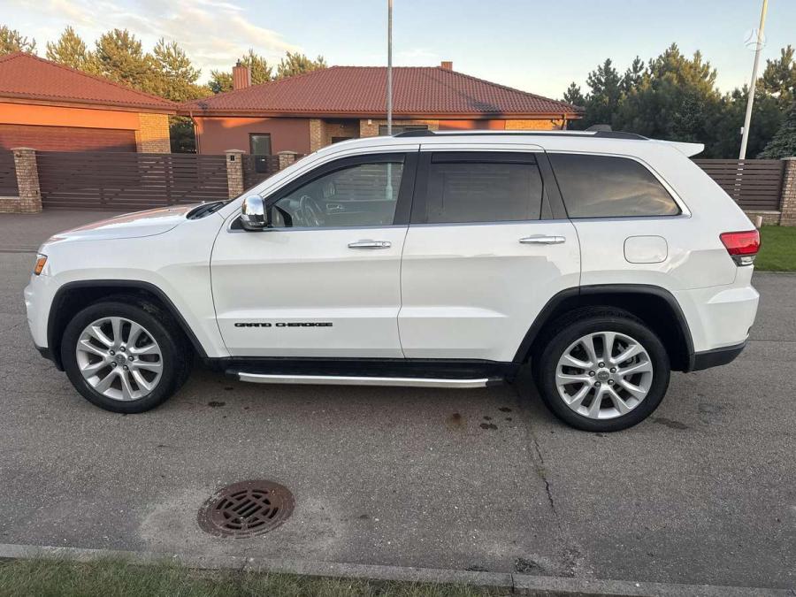 White Jeep Grand Cherokee 2017 in Klaipeda, with an engine capacity of 3.60 L and mileage of 175 thousand km for 15200 €, photo 10 on AUTOMOTO.COM.LV
