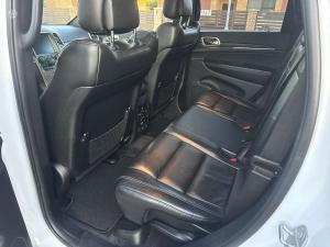 White Jeep Grand Cherokee 2017 in Klaipeda, with an engine capacity of 3.60 L and mileage of 175 thousand km for 15200 €, photo 12 on AUTOMOTO.COM.LV
