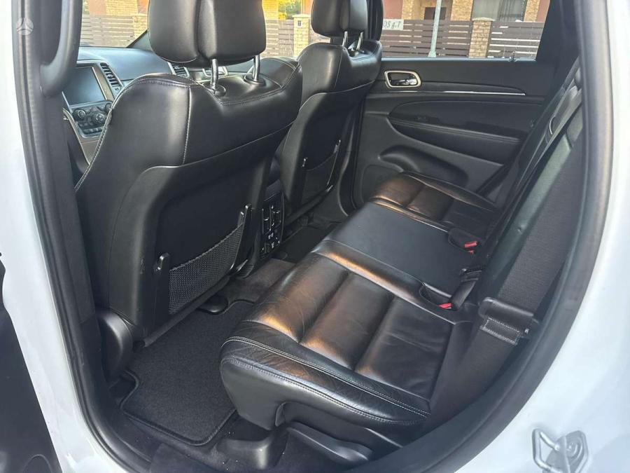 White Jeep Grand Cherokee 2017 in Klaipeda, with an engine capacity of 3.60 L and mileage of 175 thousand km for 15200 €, photo 12 on AUTOMOTO.COM.LV