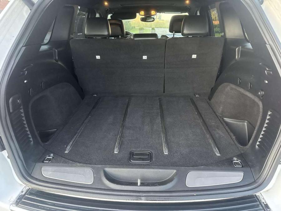 White Jeep Grand Cherokee 2017 in Klaipeda, with an engine capacity of 3.60 L and mileage of 175 thousand km for 15200 €, photo 13 on AUTOMOTO.COM.LV