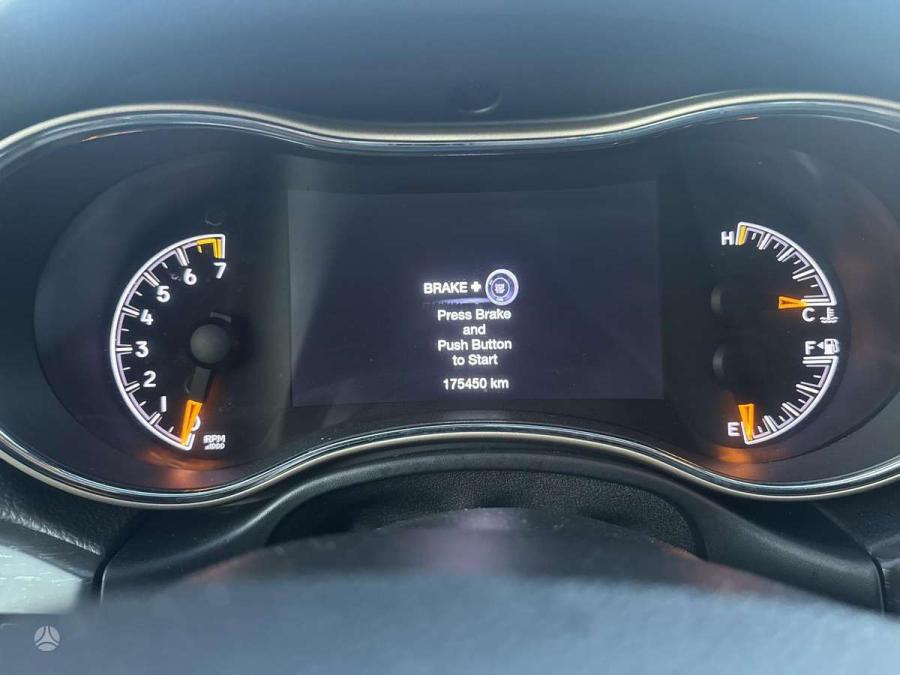 White Jeep Grand Cherokee 2017 in Klaipeda, with an engine capacity of 3.60 L and mileage of 175 thousand km for 15200 €, photo 17 on AUTOMOTO.COM.LV